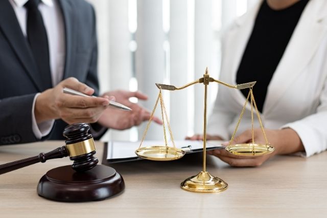 When Should You Hire a Lawyer? - khamush.com